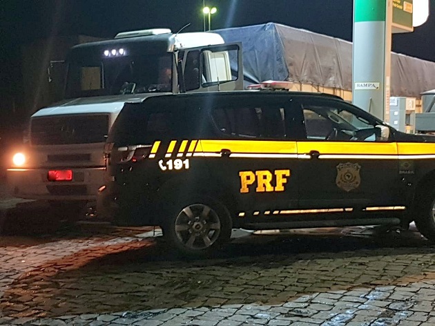 Prf Apreende Carga De 450 Mil Maços De Cigarros Contrabandeados Na Br